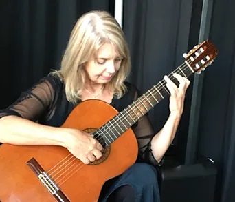 Polly and the Classical Guitar – PollyMaynard.com